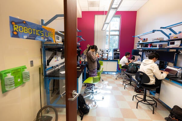 Creat'R Lab | Inside UCR | UC Riverside
