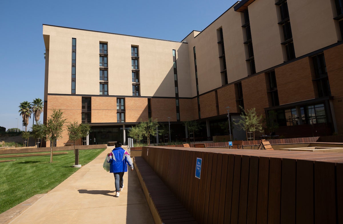 Major housing and dining complex opens to students | Inside UCR